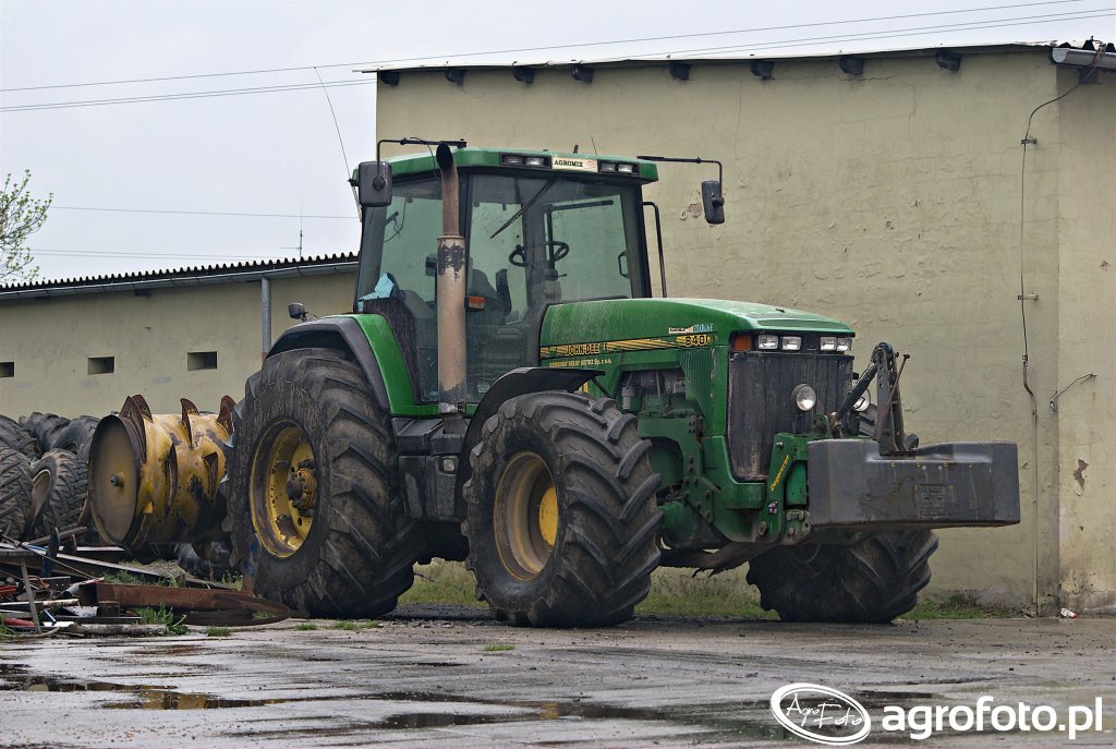 Fotografia ciągnik John Deere 8400 id:693130 - Galeria rolnicza agrofoto