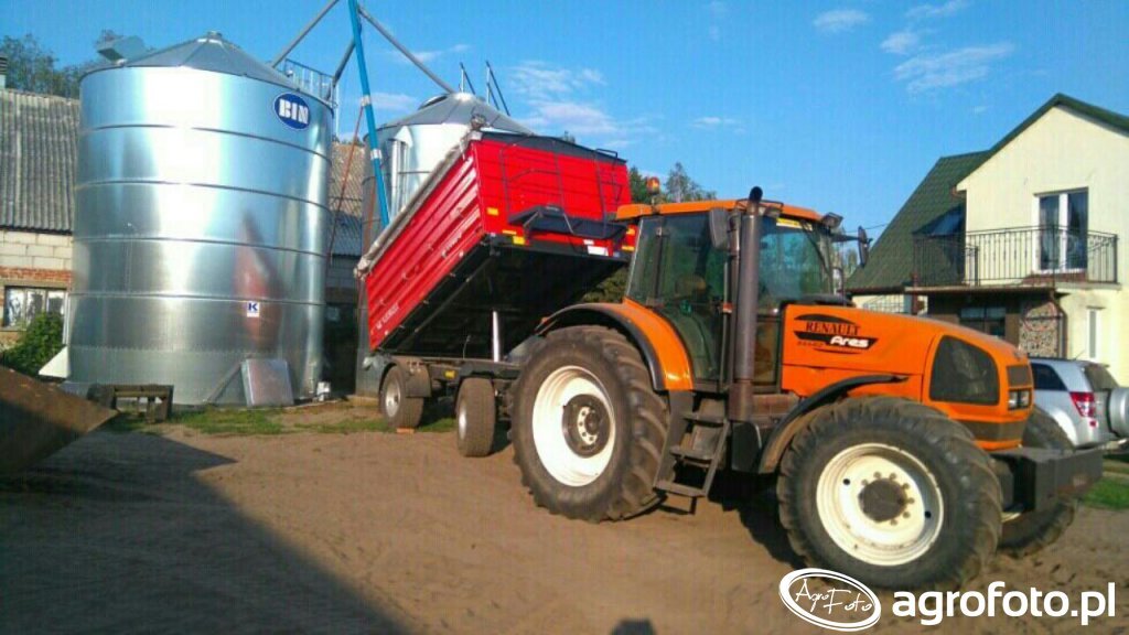 Obraz ciagnik Renault Ares 826 rz Metal-Fach T711/3 #655075 - Galeria rolnicza agrofoto