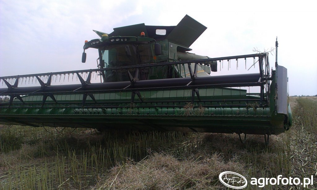 Kombajn John Deere S690 - foto #675761 - Galeria rolnicza agrofoto