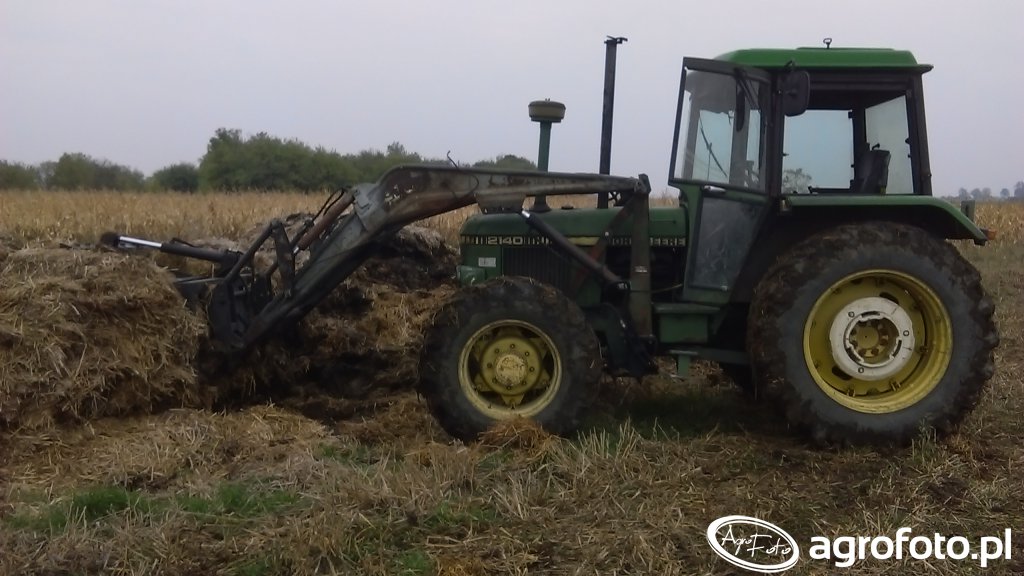 Zdjęcie ciagnik John Deere 2140 #609512 - Galeria rolnicza agrofoto