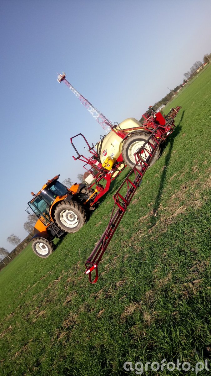 Zdjęcie ciągnik Renault Ares 620 rz Hardi Commander 2800 id:725847 ...