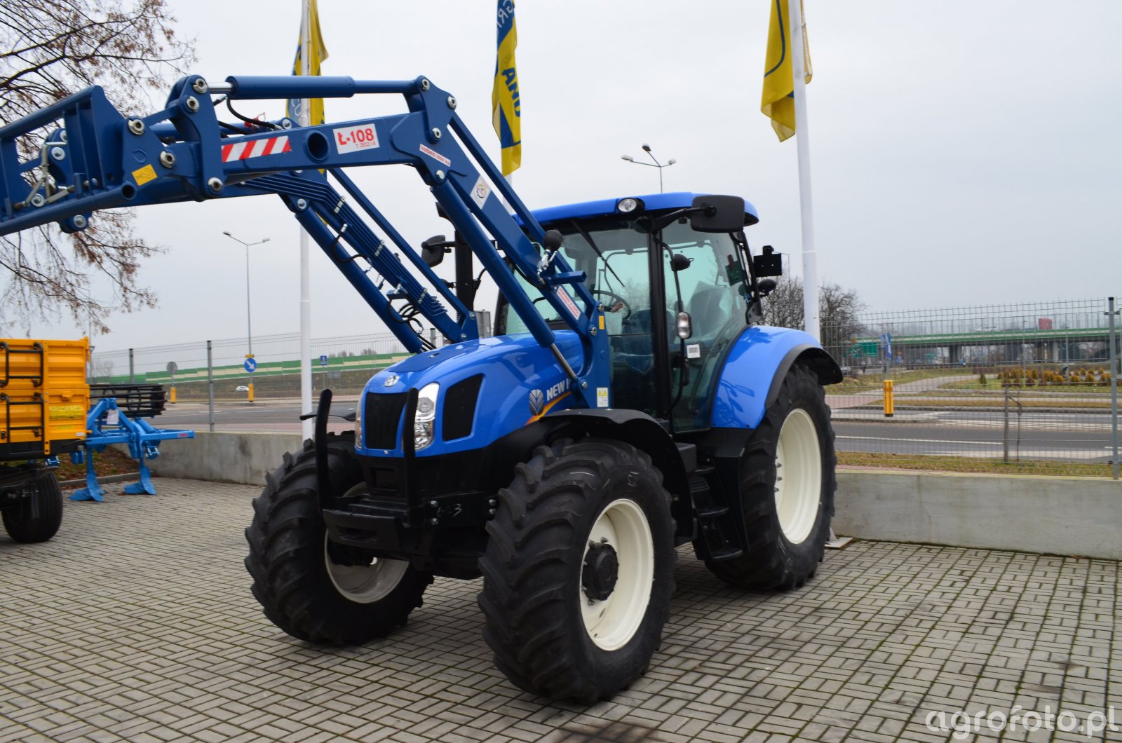 Fotografia ciagnik New Holland i tur Agromasz #473270 - Galeria rolnicza agrofoto