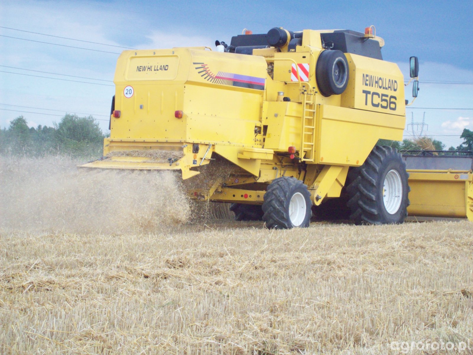 Kombajn New Holland TC 56 - zdjęcie #447292 - Galeria rolnicza agrofoto