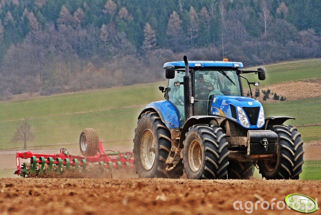 Obraz traktor New Holland T7070 id:426579 - Galeria rolnicza agrofoto
