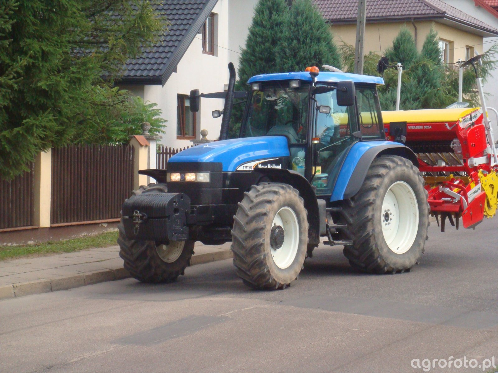 Zdjęcie traktor New Holland TM120 + Pottinger Vitasem 302A id:451888 ...