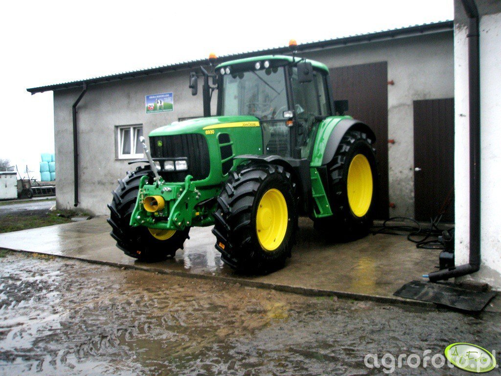 Fotografia traktor John Deere 6930 id:396625 - Galeria rolnicza agrofoto