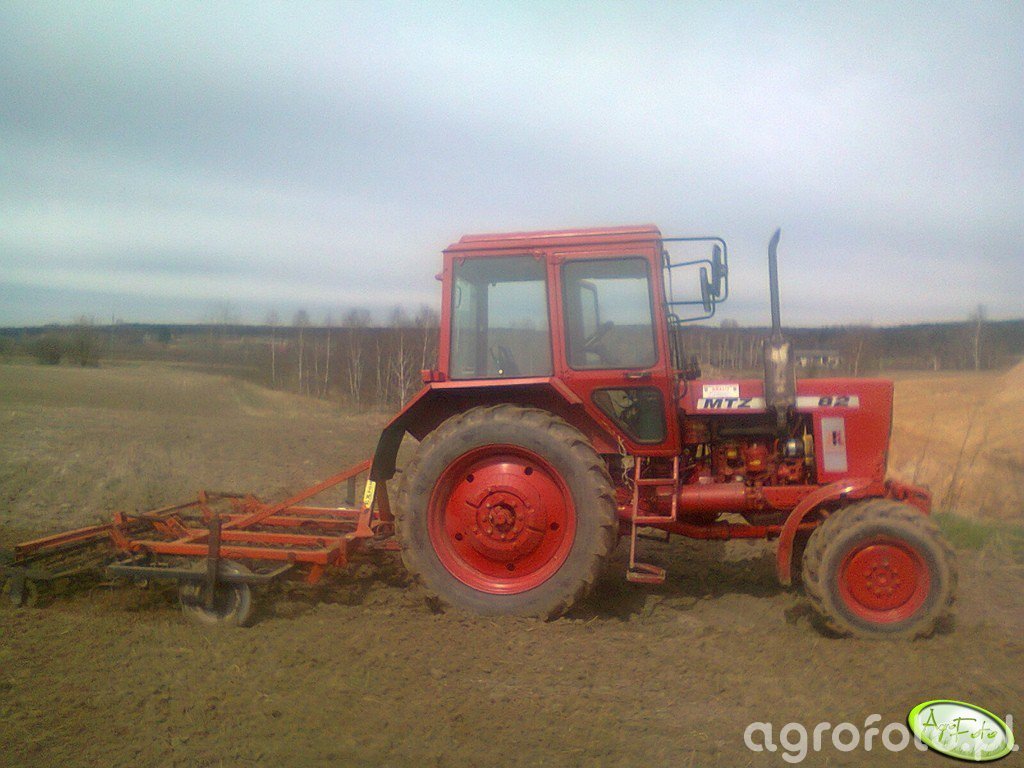 Zdjęcie traktor Mtz 82 + agregat uprawowy id:282564 - Galeria rolnicza agrofoto