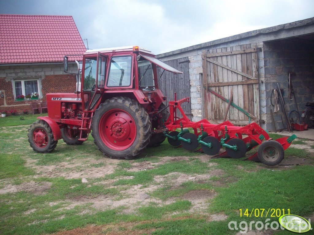 Fotografia traktor MTZ 82 i Kverneland 4x16 cali id:299664 - Galeria rolnicza agrofoto