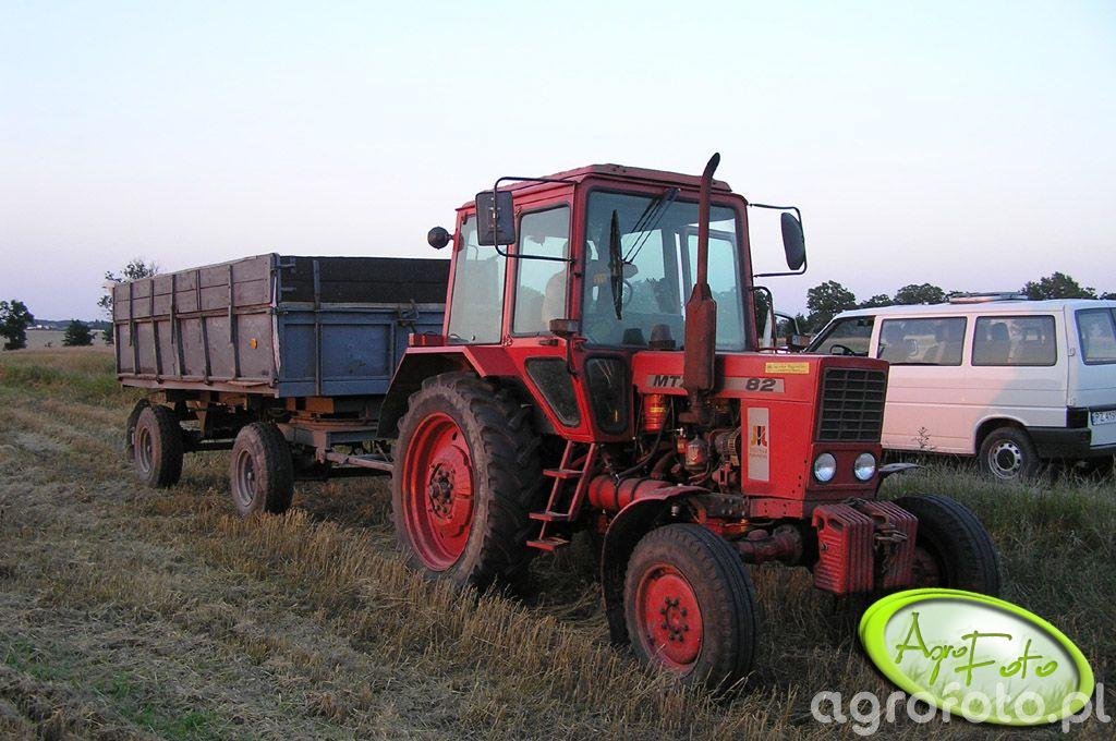 Zdjęcie traktor MTZ 82 id:98 - Galeria rolnicza agrofoto