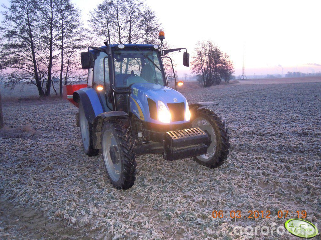 Zdjęcie ciagnik NH T5050 id:346879 - Galeria rolnicza agrofoto
