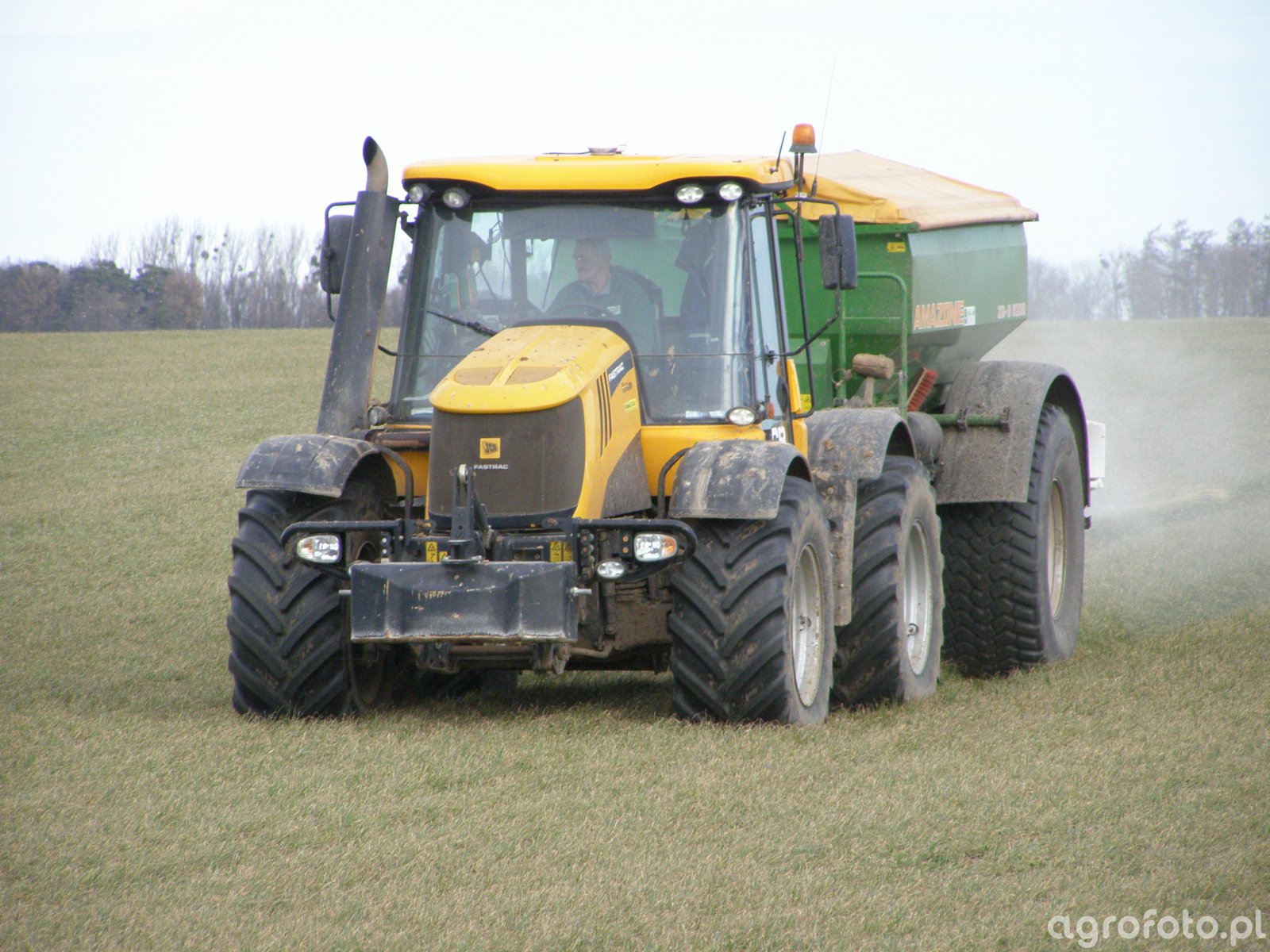 Fotografia ciągnik Fastrac JCB 3230 & Rozsiewacz Amazone #748679 ...
