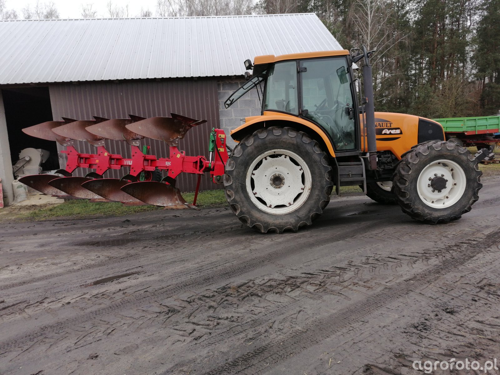 Renault Ares 556 Rz i Unia Ibis 3+1 XL - Obrazek, fotka, zdjecie, photo ...