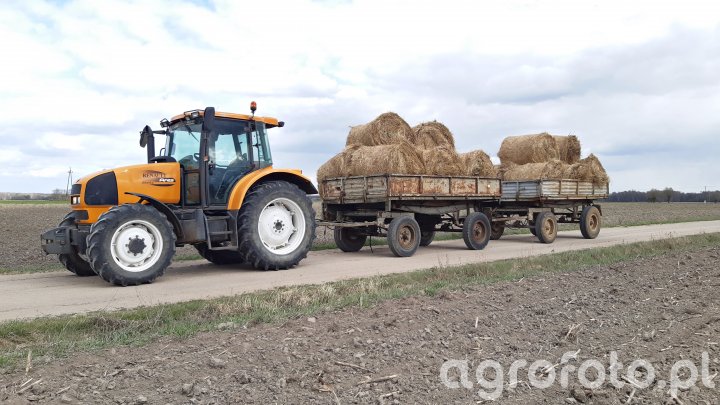 Ciągniki rolnicze Renault - zdjęcia w galerii rolniczej Agrofoto.pl