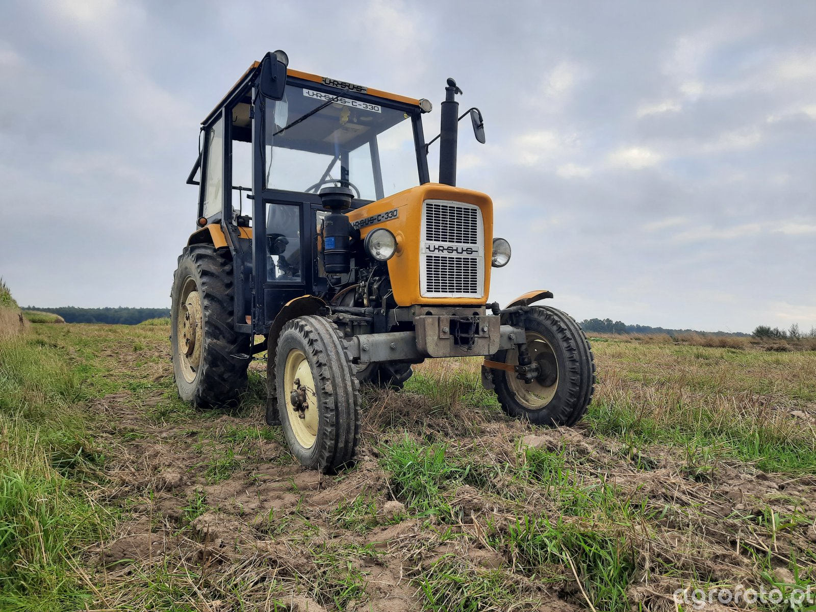 Zdjęcie ciągnik Ursus c-330M #806672 - Galeria rolnicza agrofoto