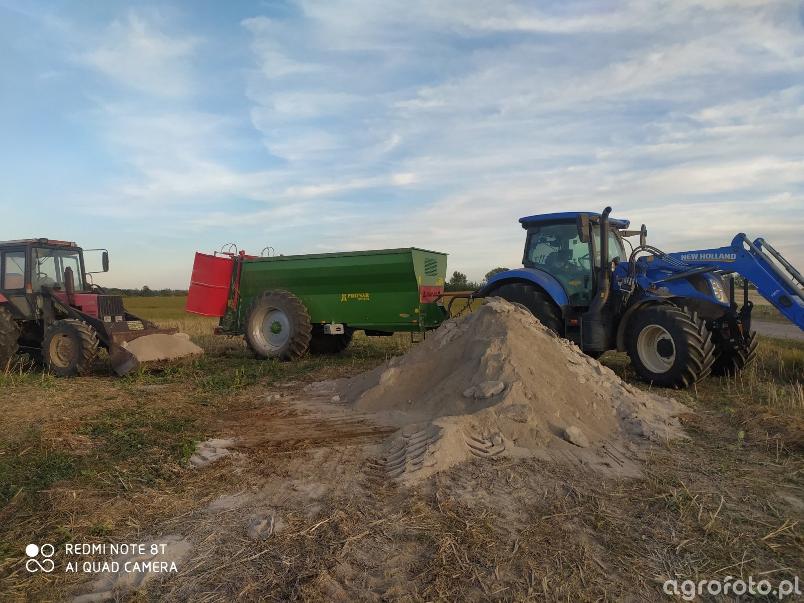 Zdjęcie ciągnik NH T6 180 +Pronar+ Belarus 952. id:819451 - Galeria rolnicza agrofoto