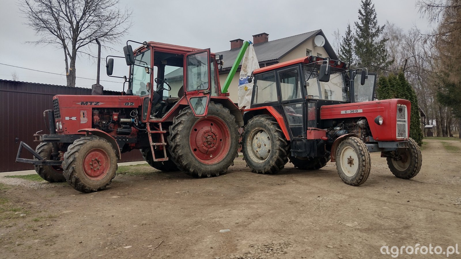 Fotografia traktor Mtz 82 & Wędka do big-bagów i Ursus C-360 & lej #833488 - Galeria rolnicza ...