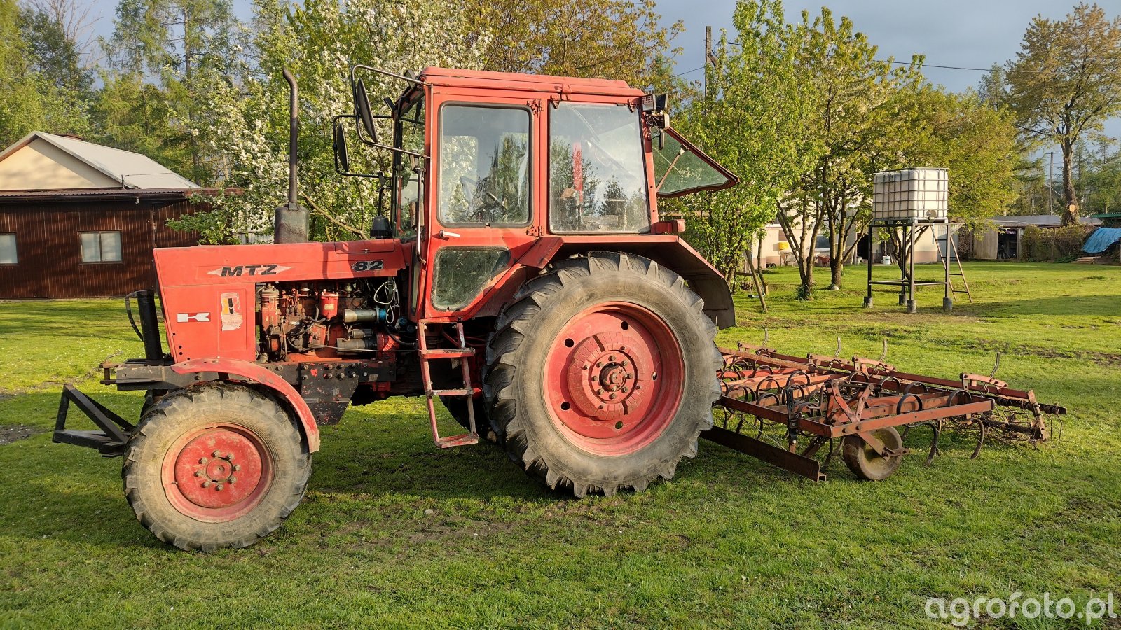 Obraz traktor Mtz 82 & Agregat uprawowy 3,20m id:834811 - Galeria rolnicza agrofoto