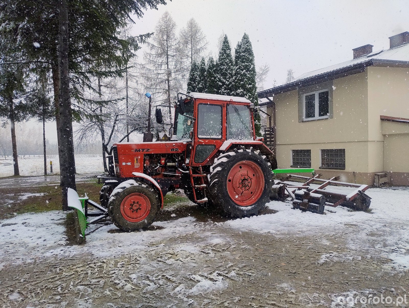 Foto traktor MTZ 82 & Wędka #840588 - Galeria rolnicza agrofoto
